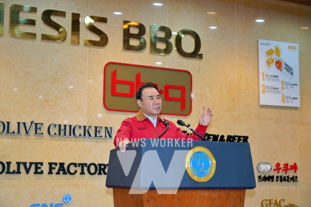 윤홍근 BBQ 회장, 신입사원에 “성장의 기회로 바꾸는 BBQ DNA 강조”